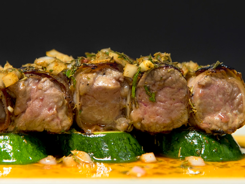 Receta paso a paso: Brocheta de cordero y panceta con chimichurri ...